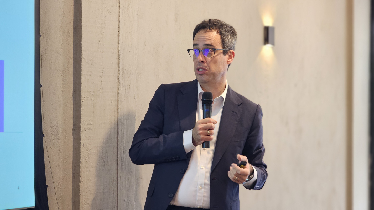 Economista projeta cenário positivo para 2026, com queda de juros