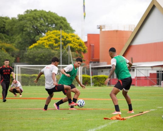Pezzolano confirma comissão técnica do Inter para 2026