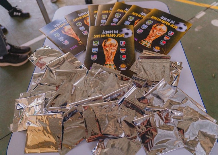 Escola em Santa Maria produz variação de álbum da Copa do Mundo