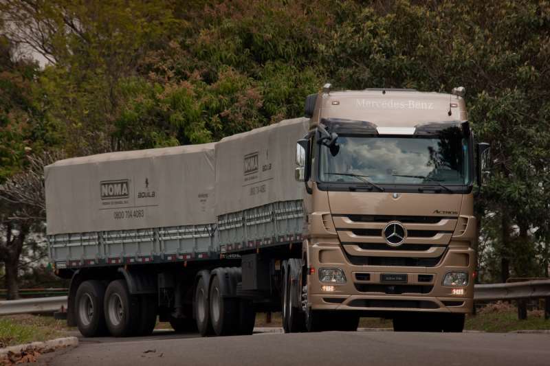 Mercedes-Benz diz que está de olho em fatia da Ford